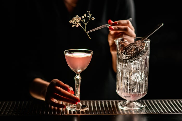 2023 Cocktail and Bar Trends to Bring Customers In